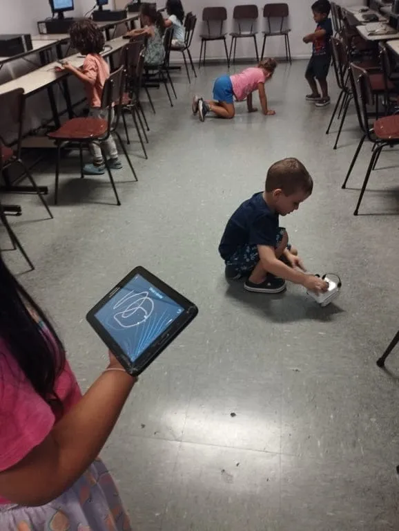Nos Divertimos En La Colonia Armando Robots Y Programando Sus Movimientos Colegio Lourdes